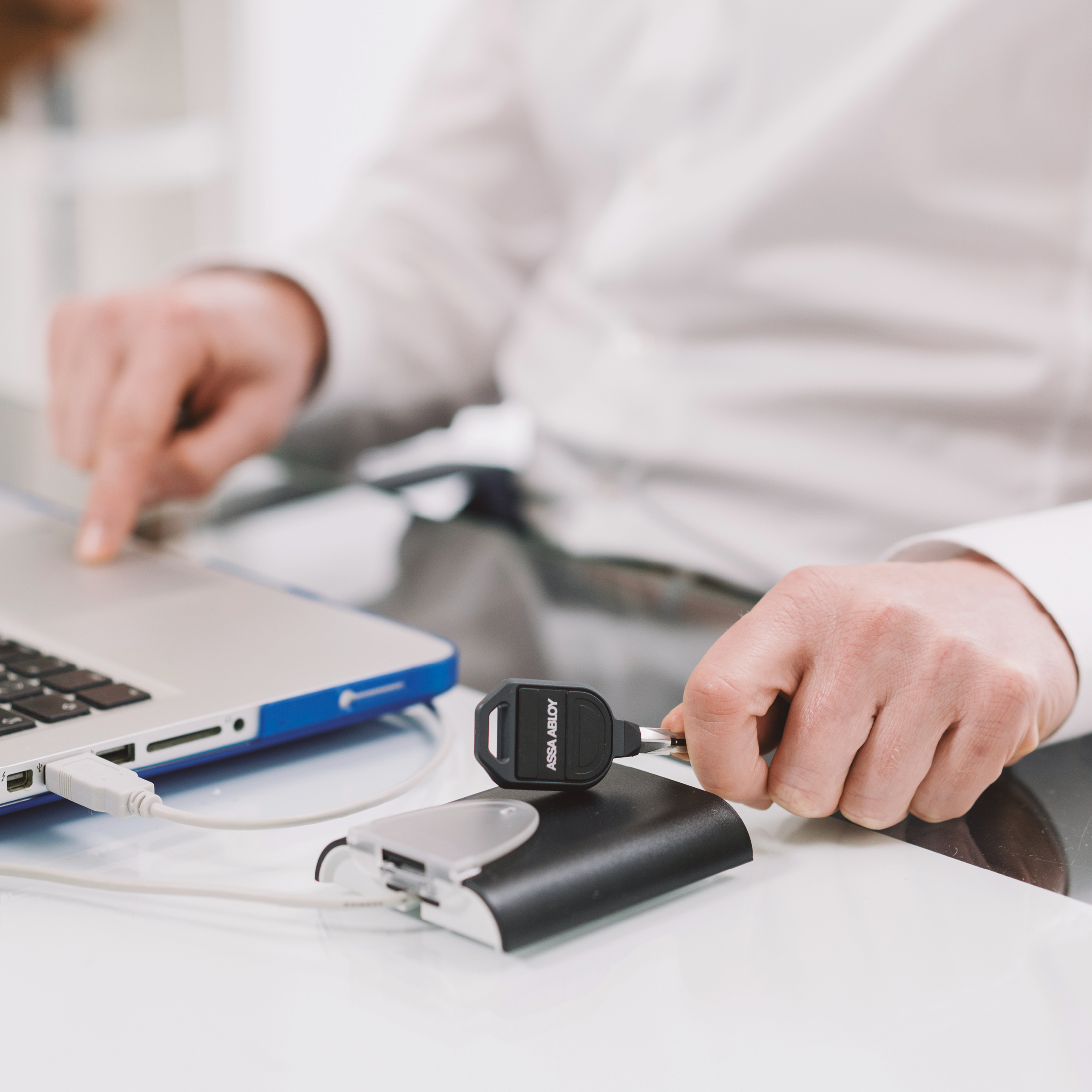 ASSA ABLOY PULSE Programming Device | ASSA ABLOY